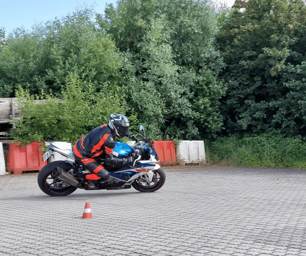 Ihr Motorrad Ist Mit Einer Asr Ausgerustet